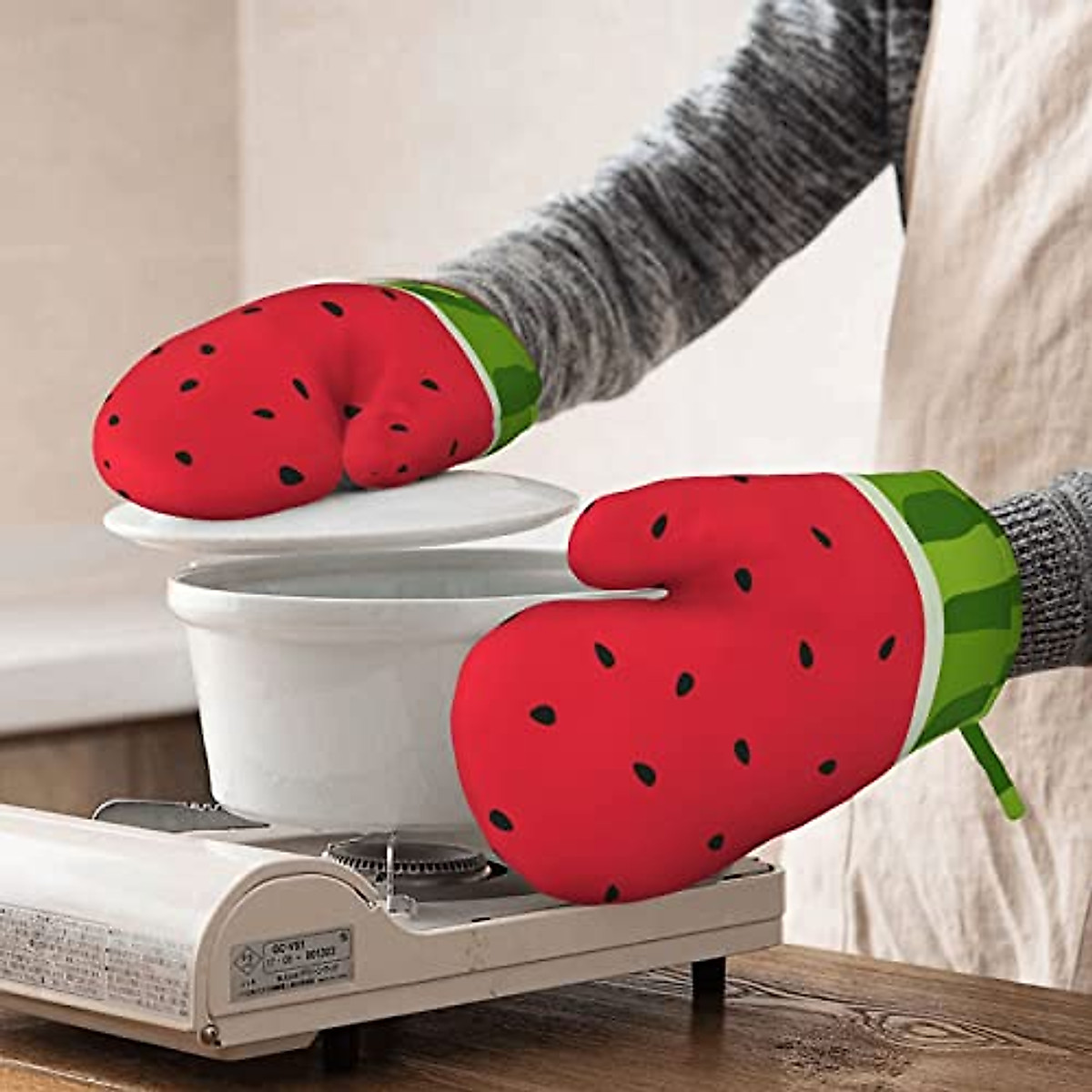 1 Pair Thickened Cartoon Watermelon Kitchen Silicone Oven Mitts, Summer Fruit Waterproof Polyester Pot Holder Gloves for Grilling Microwave