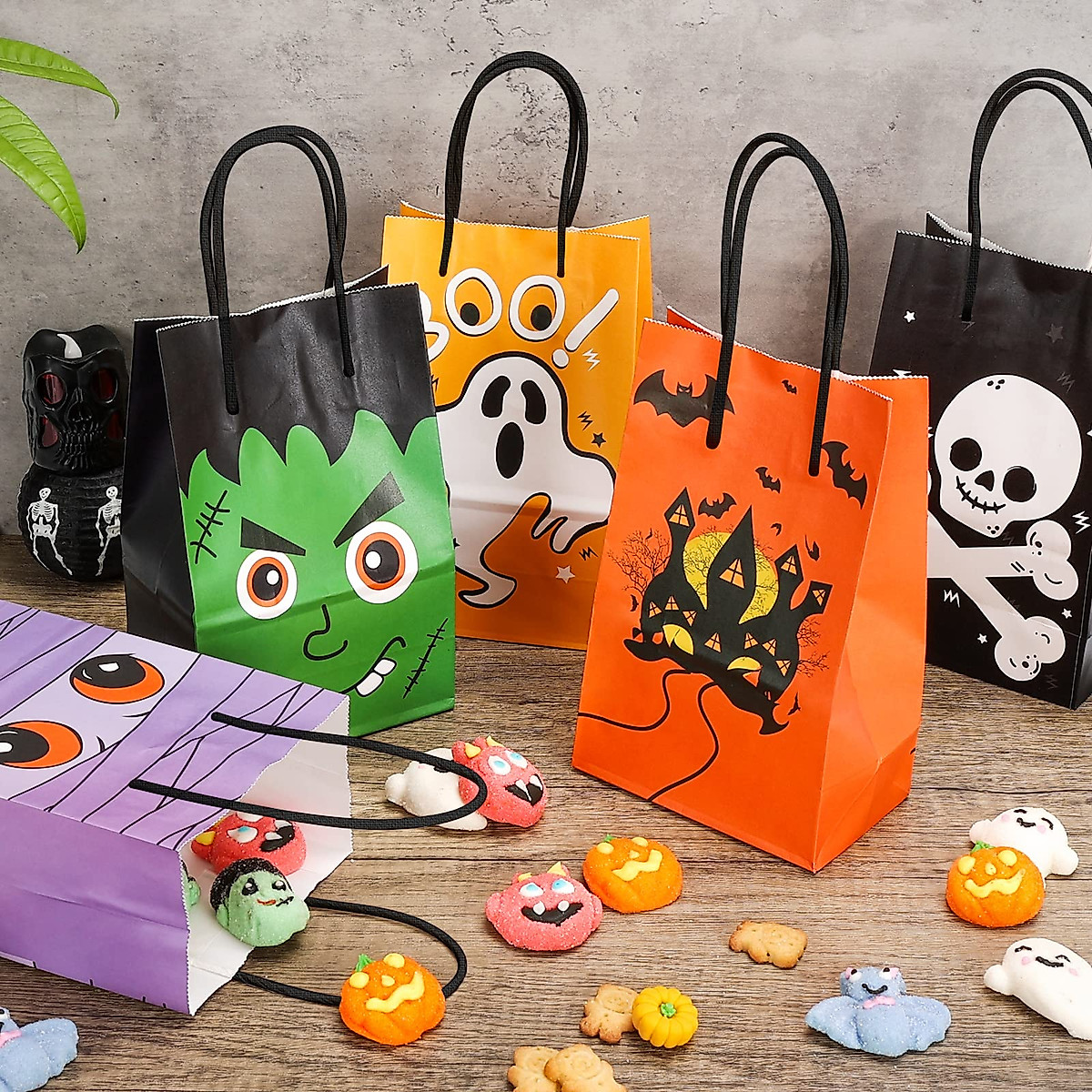 Halloween Treat Bags Party Favors - 40 Pcs Kids Halloween Candy Bags for Trick or Treating, Halloween Tote Bags with Handles, Paper Gift Bags for Treats Snacks, Halloween Goodie Bags Party Supplies