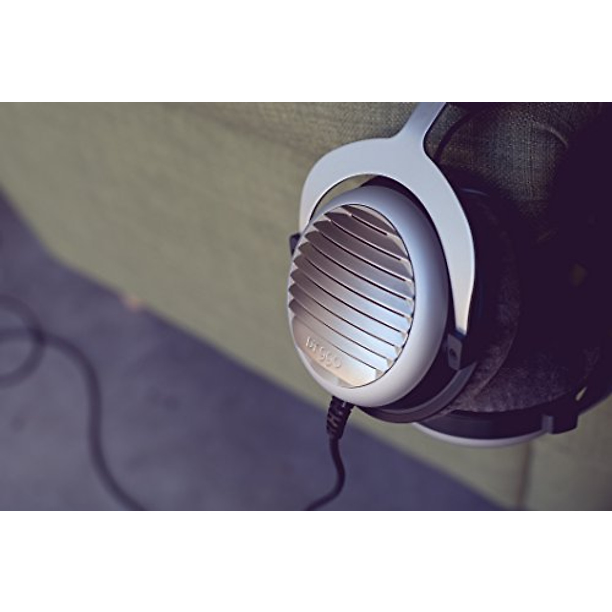 beyerdynamic DT 990 Edition 32 Ohm Over-Ear-Stereo Headphones. Open design, wired, high-end, for tablet and smartphone