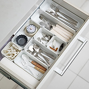 RAUVOLFIA Plastic Drawer Organizer Set, Bathroom Vanity Drawer Organizer Trays Dividers, Versatile Storage Bins for Makeup, Jewelry and Office, Desk, Bathroom, Bedroom, Kitchen (White-6 Pack)