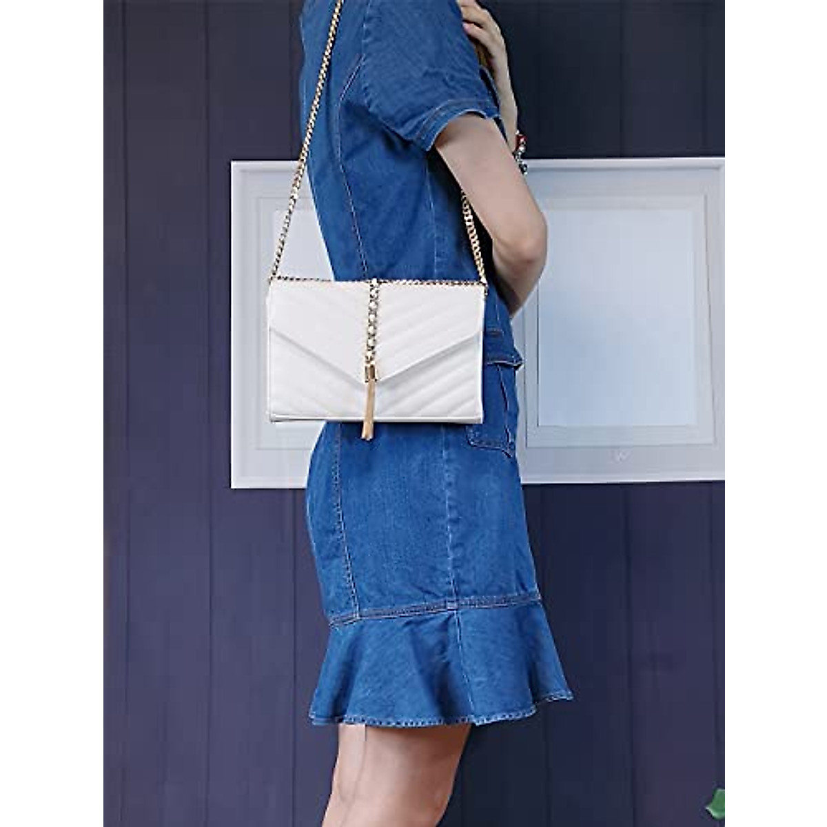 YXBQueen Quilted Handbags for Women Chain Crossbody Bags Chevron Quilted Crossbody Bag Faux Leather Clutch Purses for Women (White)