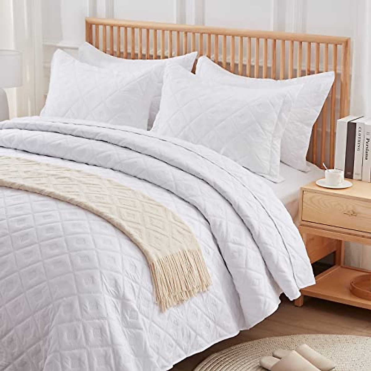 SunStyle Home Queen Size Quilt Bedding Set Lightweight Summer Quilt Geometric Pattern Soft Bedspread Modern Style Coverlet Set for All Seasons, 3 Pieces White (1 Quilt, 2 Pillow Shams)