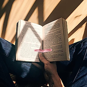 4pcs Book Page Holder, Thumb Bookmark Resin Page Holder Spreader Thumb Savers Book Accessories Gifts for Reading Lovers Bookworm Students Teachers (4 Colors)