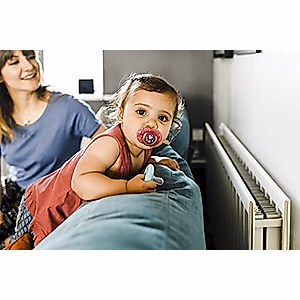 Tommee Tippee Day and Night Pacifiers, Symmetrical Design, BPA-Free Silicone Binkies, 18-36m, 3-Count, Colors and Designs May Vary