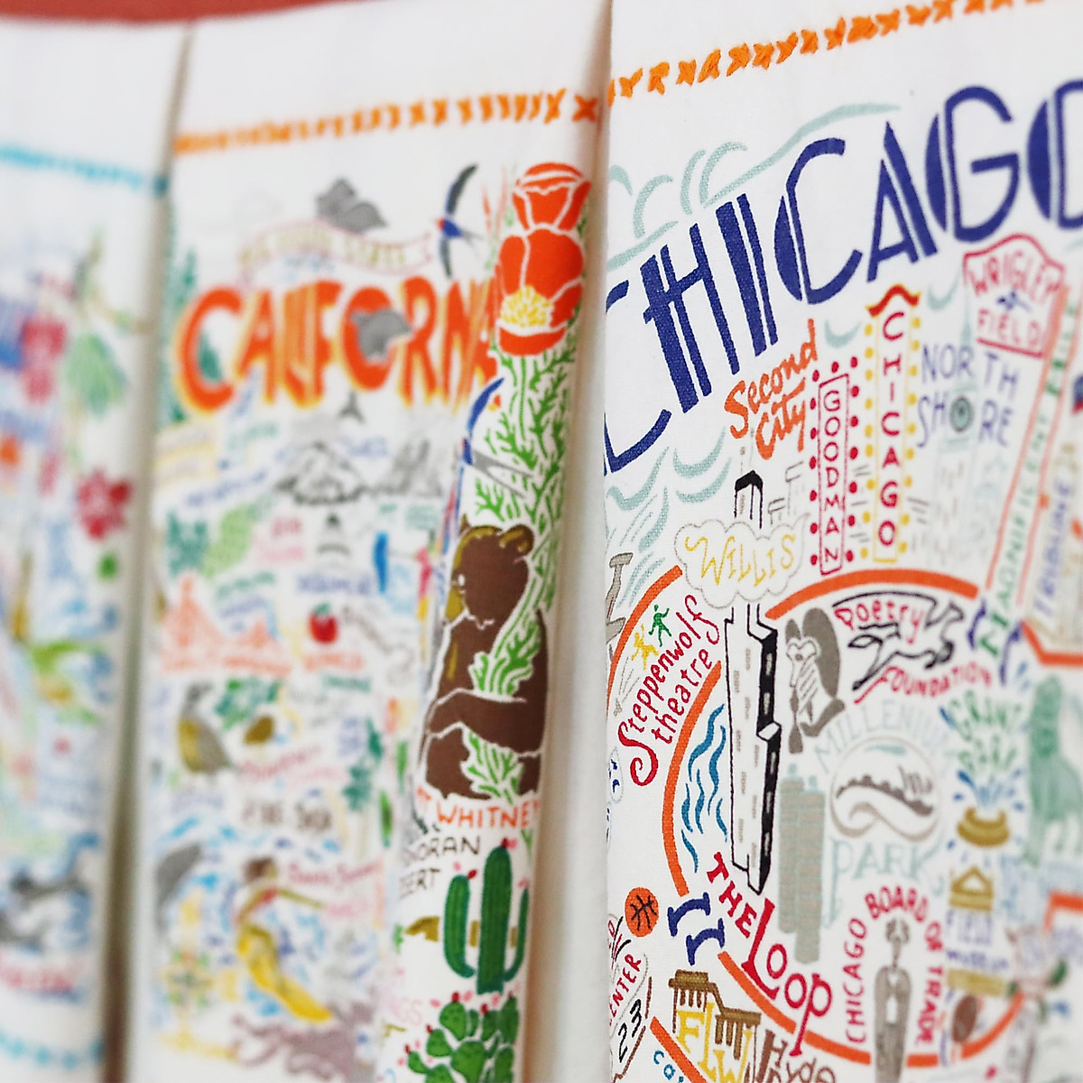 Catstudio Chicago Dish & Hand Towel | Great for Kitchen, Bar, & Bathroom