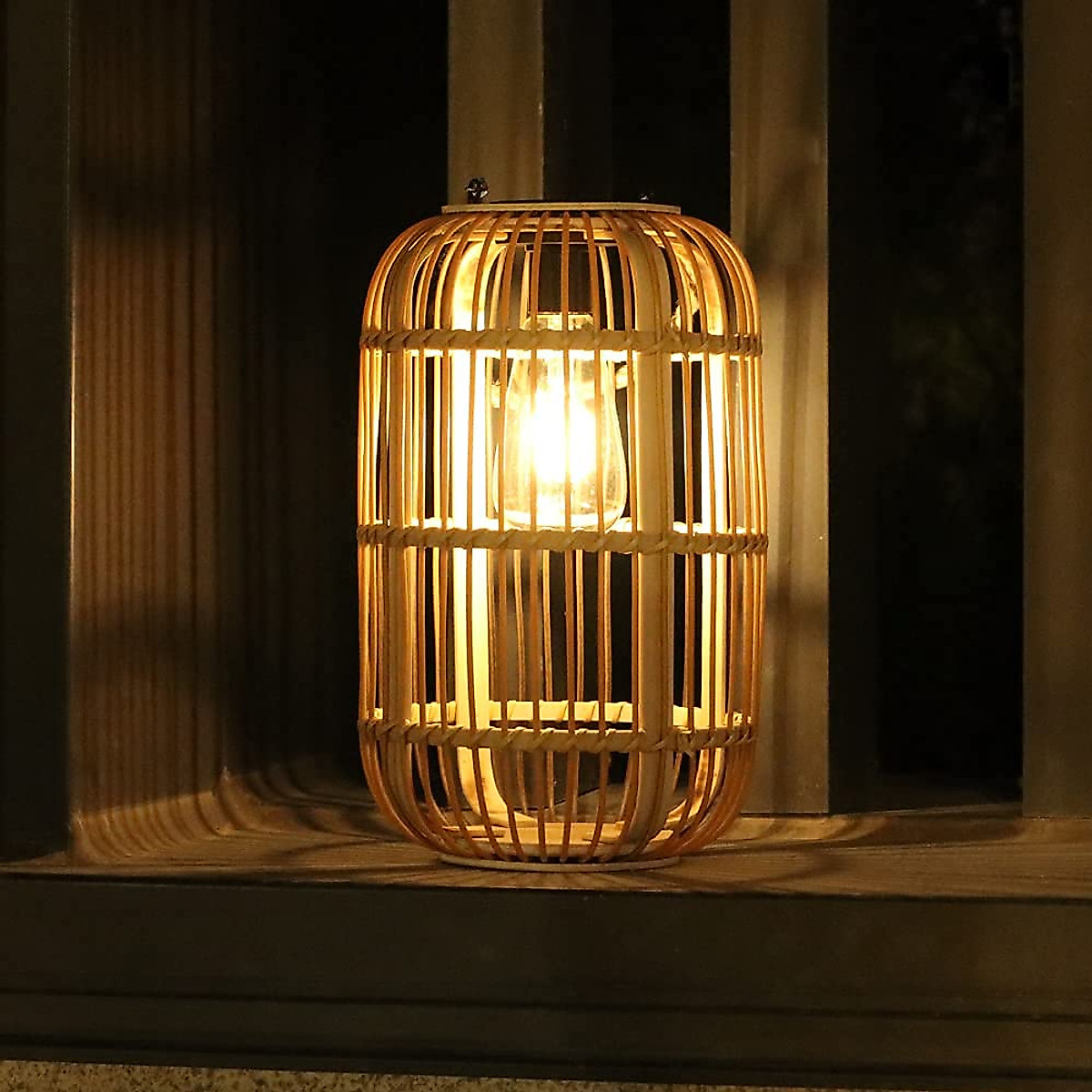 Outdoor Solar Lantern Hanging Light, Natural Rattan Solar Lantern with Handle Waterproof Decoration Table Lamp, Suitable for Patio Garden Decoration Solar Big Light, Edison Bulb, Auto On/Off