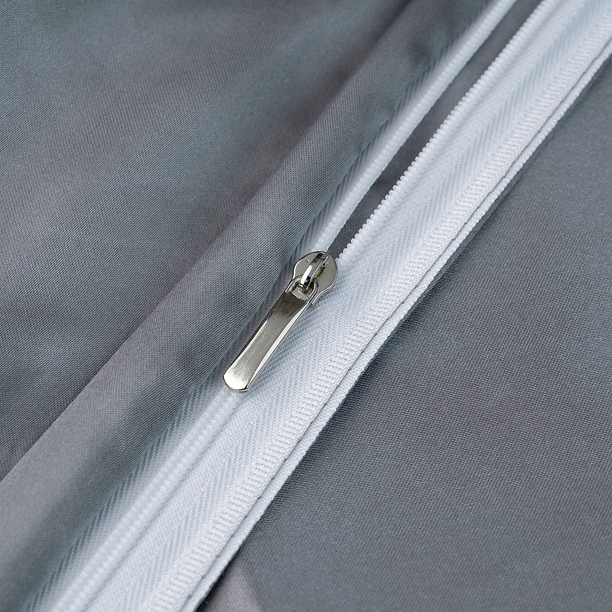 Vagasi Grey Duvet Cover Set Queen Size 3 Pieces - Comforter Cover Super Soft with 2 Pillow Shams - Satin Bedding Set Breathable & Smooth with Zipper Closure