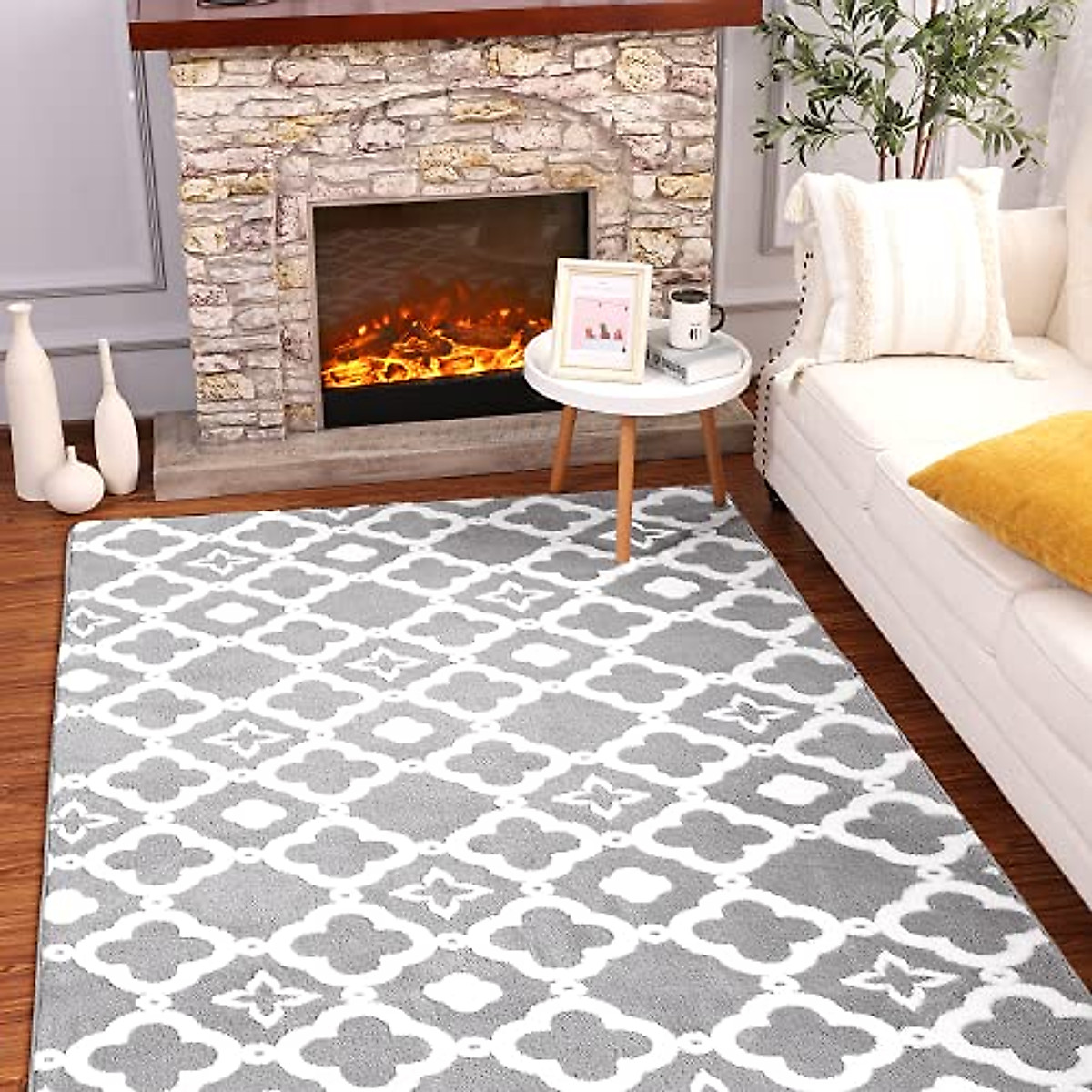 junovo Super Soft Shaggy Area Rugs for Bedroom Living Room, Modern Furry Rug Indoor Plush Carpet for Kids Girls Teens Room, Large Grey Runner Rug Fuzzy Nursery Rug for Dorm Room Home Decor, 4 x 6 Feet