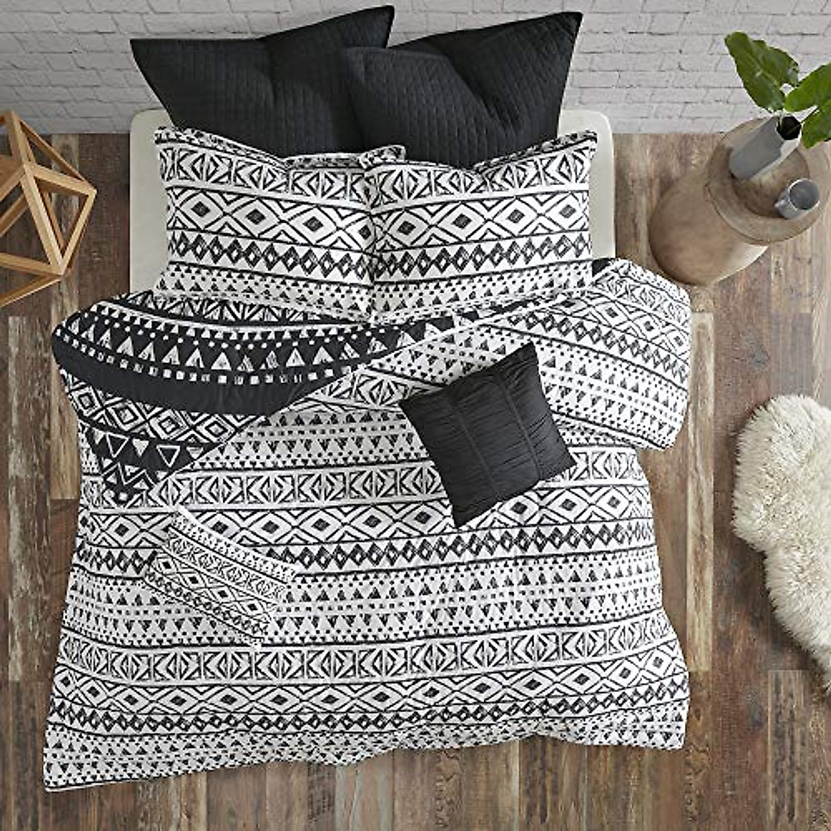 Urban Habitat Larisa Cotton Comforter Set-LuxeTraditional Design All Season Cozy Bedding with Matching Shams, Decorative Pillow, Full/Queen, Reversible Medallion Black 7 Piece