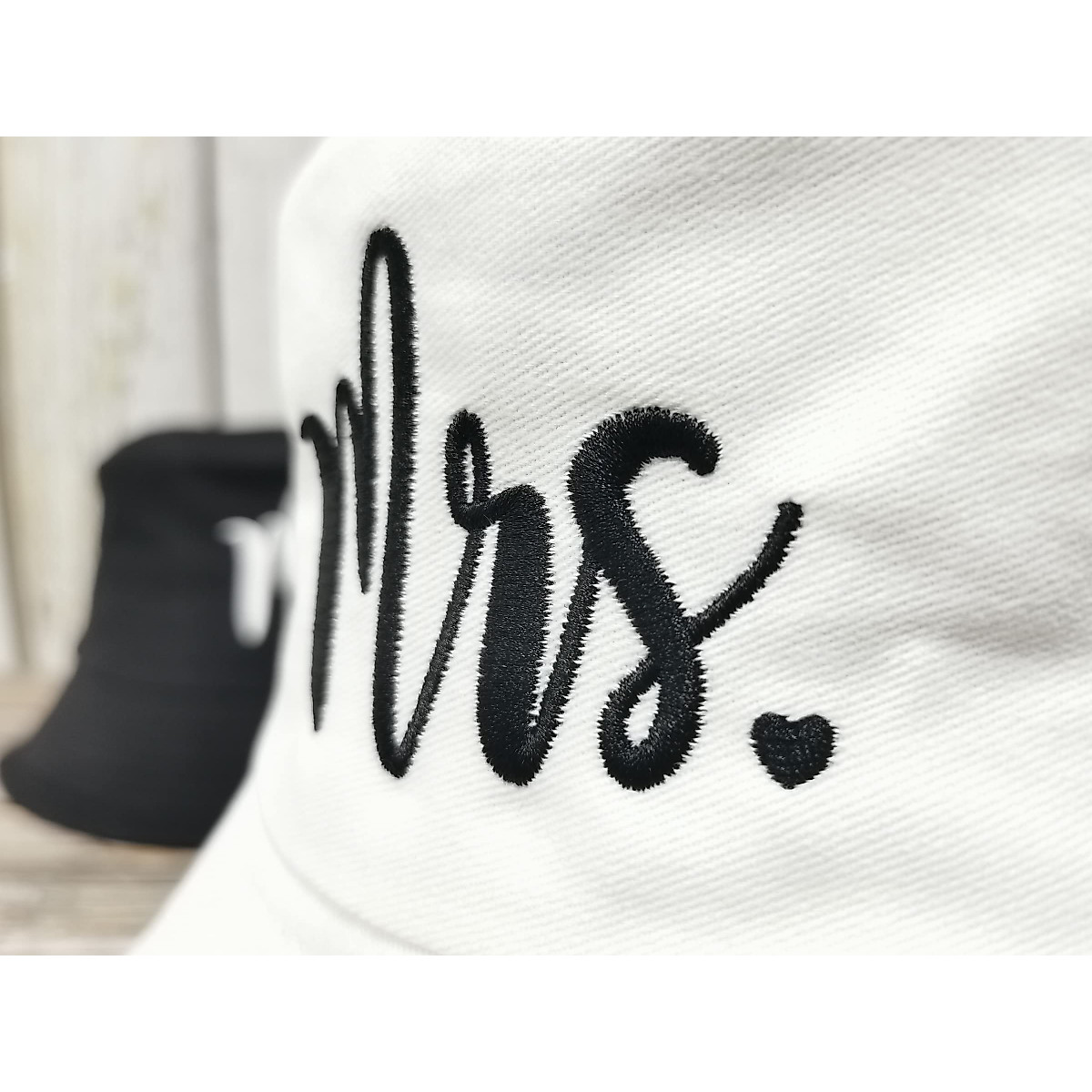 Enodtter Mr and Mrs Bucket Hats for Couples, Embroidered Bride Groom Matching Hats, Embroidery Summer Beach Hats, Newlywed Honeymoon Wedding Gift