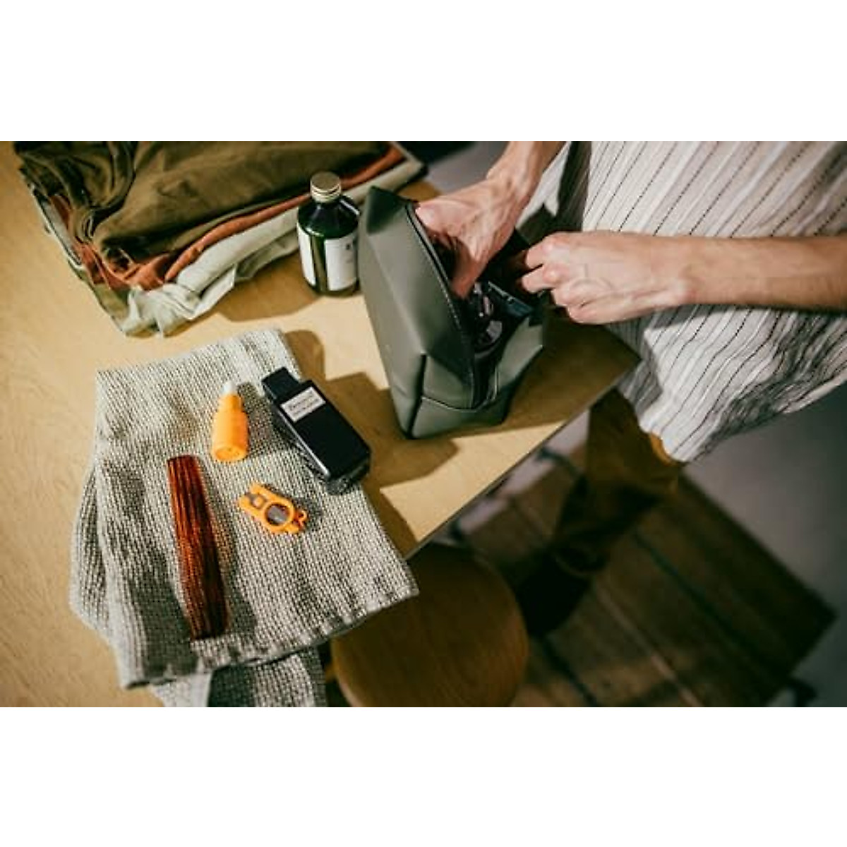 Fiskars 6411501951236 Foldable Scissors, Length: 11 cm, for Right-and Left-Handed Users, Stainless Steel Blade/Plastic Handles, one, Orange