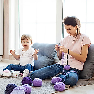 NEMTMCUA 2Pcs Wrist Yarn Holder Portable Acrylic Mini Yarn Minders Wrist Pendant Yarn Ball Holder Crochet Wrist Holder String Dispenser with Wrist Strap Lightweight Wrist Yarn Ball Holder for Women