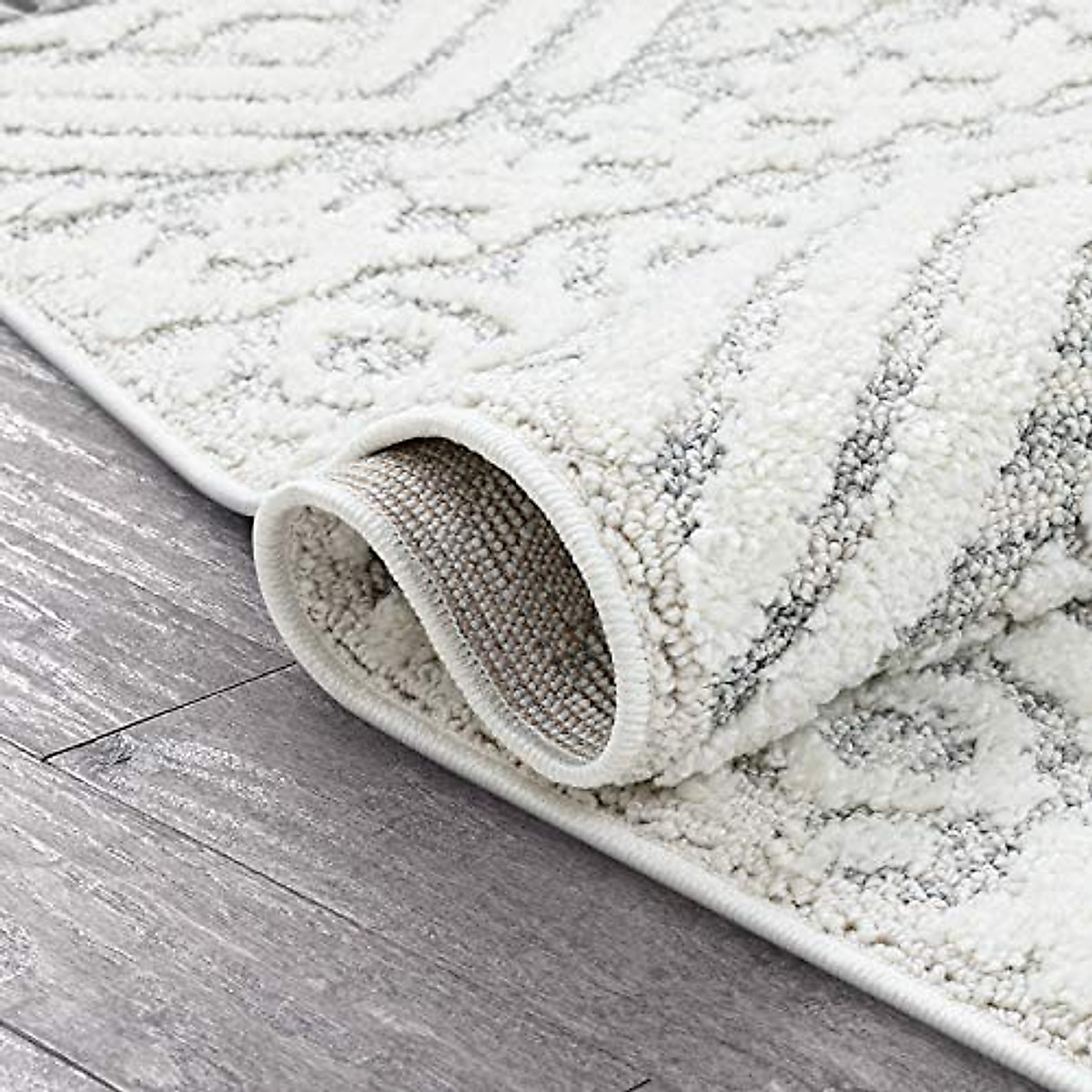 Well Woven Salem Eliana Cream Tribal Geometric Chevron Pattern High-Low Textured 5x7 (5'3" x 7'3") Area Rug