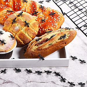 Jovitec 300 Pieces Fake Ants Prank Plastic Black Ant Bugs Joke Toys Realistic Insects for Halloween Party Favors Decoration Props