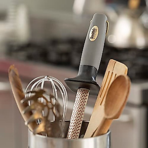 Smith’s 3001 10” Oval Diamond Sharpening Steel Rod – Grey – Oval Design – Rubber Grip Handle – Plastic Sharpening Tip