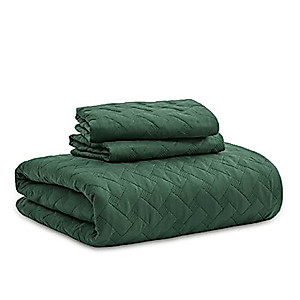 Bedsure Queen Quilt Bedding Set - Lightweight Summer Quilt Full/Queen - Dark Green Bedspreads Queen Size - Bedding Coverlets for All Seasons (Includes 1 Quilt, 2 Pillow Shams)