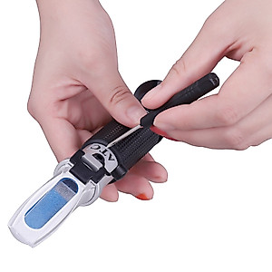 Brix Refractometer with ATC - Tiaoyeer Digital Handheld Refractometer for Beer Wine Brewing, Dual Scale-Specific Gravity 1.000-1.130 and Brix 0-32%