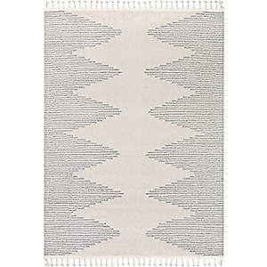 Well Woven Zella Grey Tribal Diamond Medallion (5'3" x 7'3") Area Rug