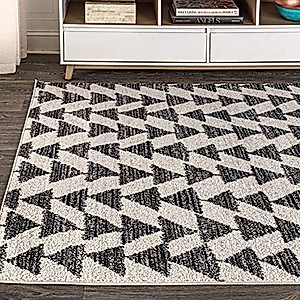 JONATHAN Y MOH206A-4 Aisha Moroccan Triangle Geometric Indoor Farmhouse Area-Rug Bohemian Minimalistic Easy-Cleaning Bedroom Kitchen Living Room Non Shedding, 4 X 6, Cream,Black