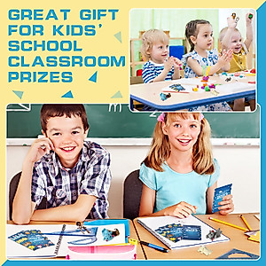 Zhanmai 40 Pcs Kindergarten Graduation Gifts Bulk Animal Finger Puppet Toy with Gift Graduation Card, Preschool Graduation Classroom Exchange Gifts, Graduation Party Favors for Kids