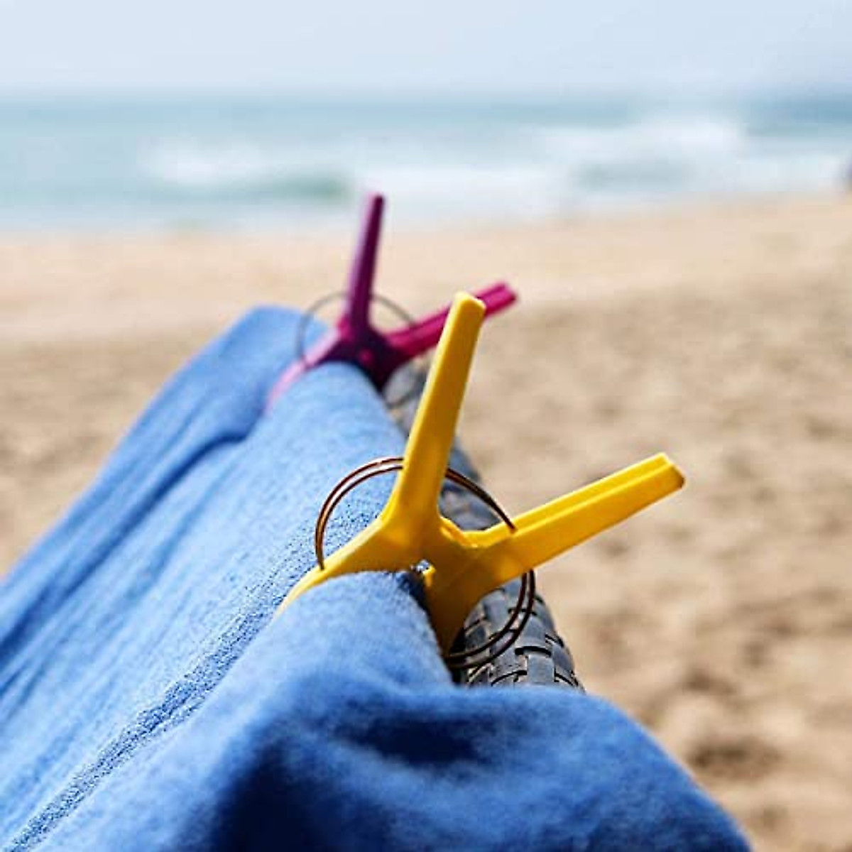 Beach Towel Clips 4.6 inch Big Plastic Clothes Pins Pool Chairs Clothespins for Towels Sheets (Pack of 16)