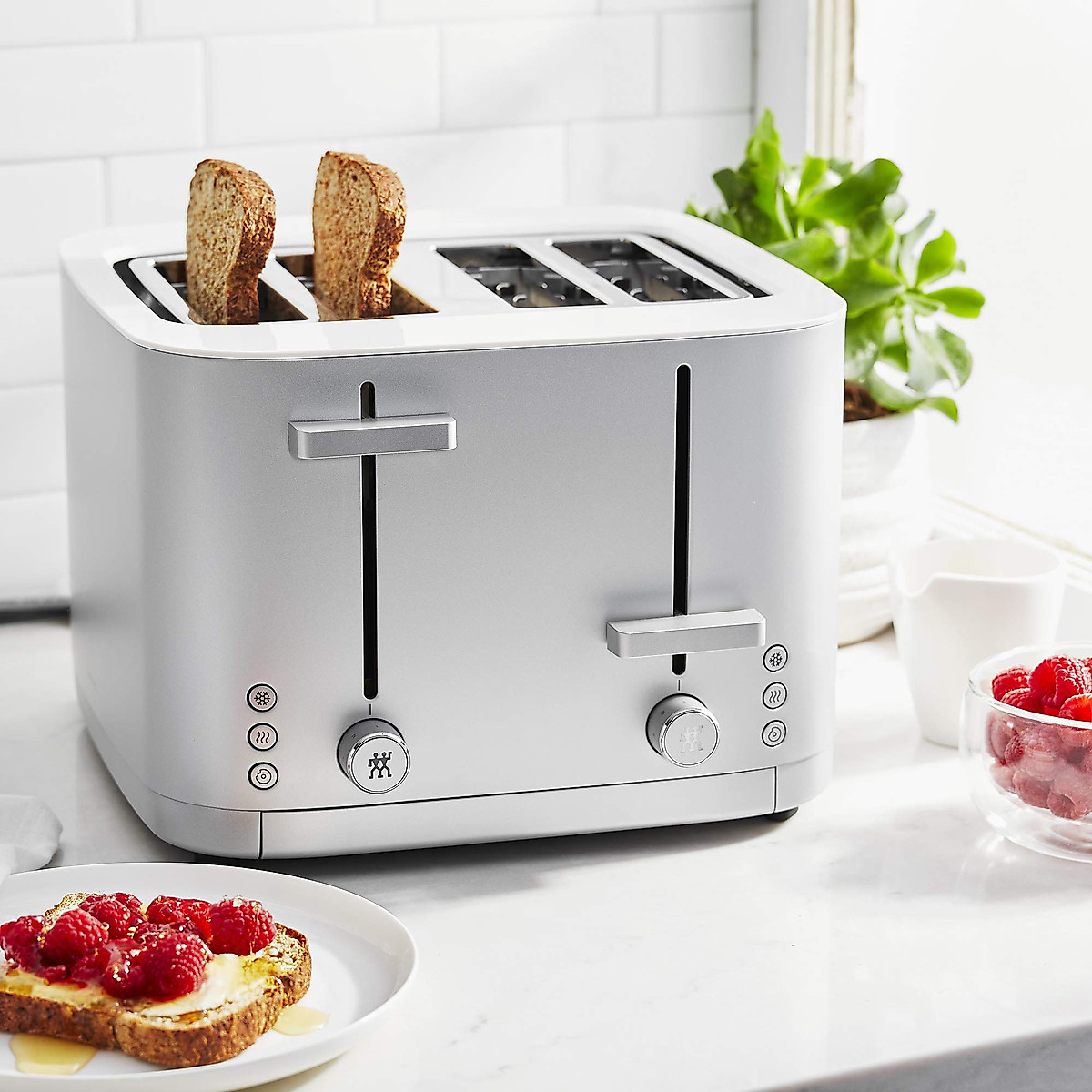 ZWILLING Enfinigy 4 Slice Toaster with Extra Wide 1.5" Slots for Bagels, 7 Toast Settings, Even Toasting, Reheat, Cancel, Defrost, Silver