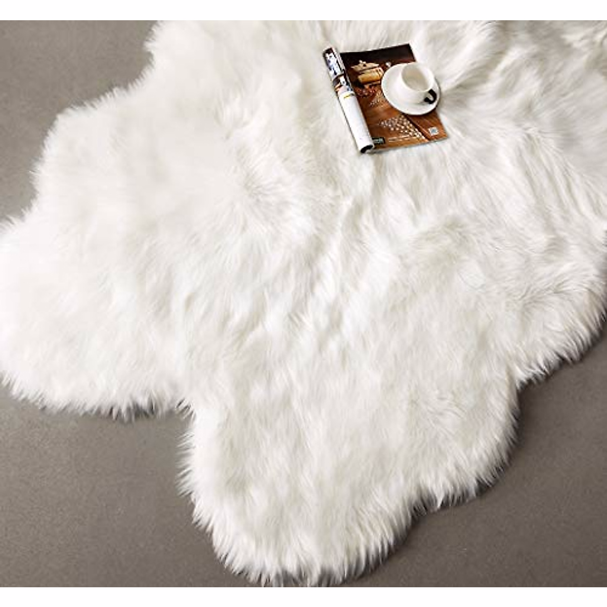 LEEVAN Faux Fur Sheepskin Shaggy Rug Silky Super Soft Area Rug Plush Fluffy Chair Cover Seat Floor Mat Carpet Luxurious Comfort Accent Home Decor for Living Room Kid’s Room (4ft x 6 ft, White)