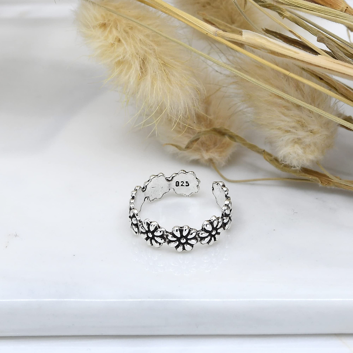 AeraVida Stylish Flowers Wrap .925 Sterling Silver Toe Ring or Pinky Ring | Comfort Adjustable Band | Open Beach Boho Ring