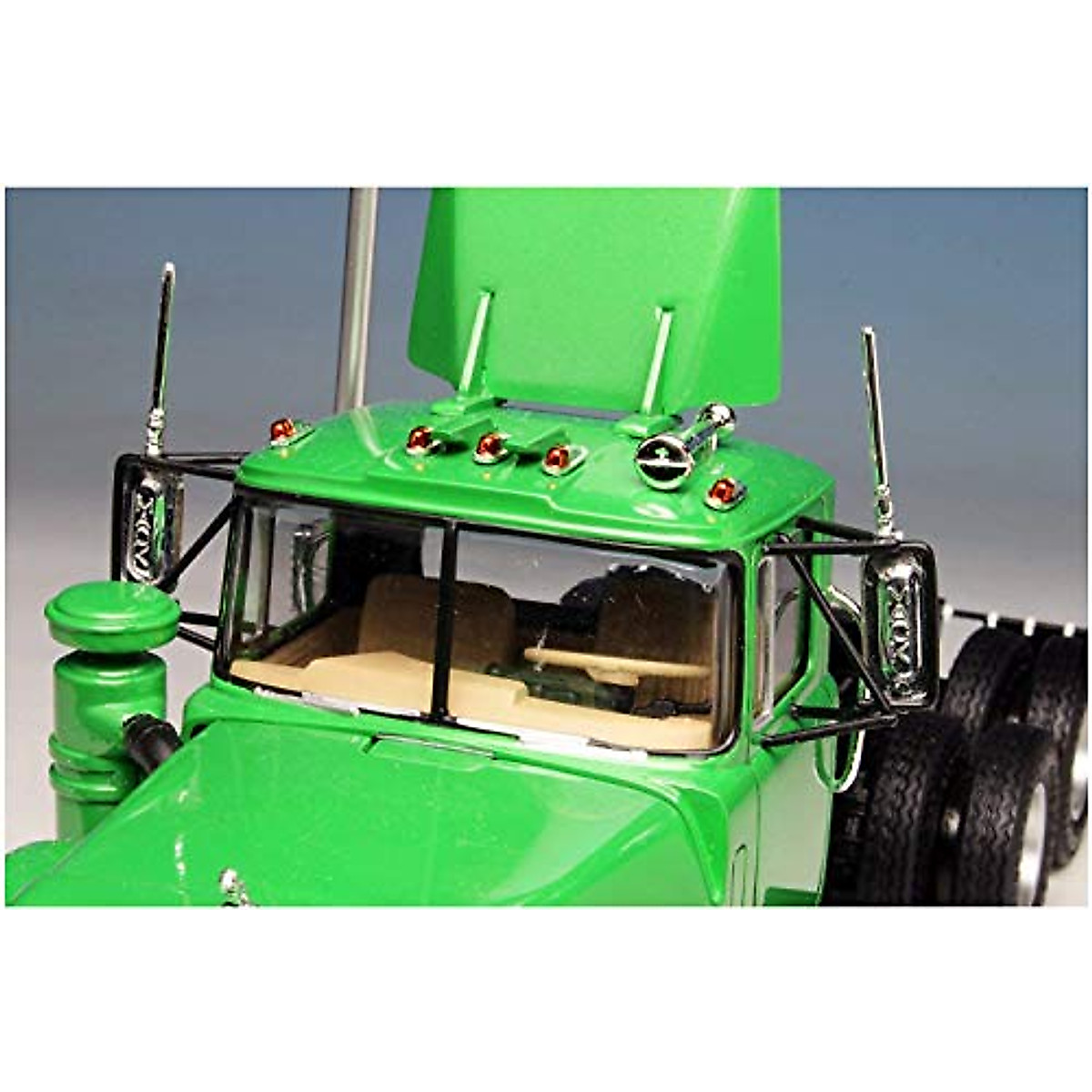 AMT Mack R685ST Semi Tractor 1:25 Scale Model Kit (AMT1039)