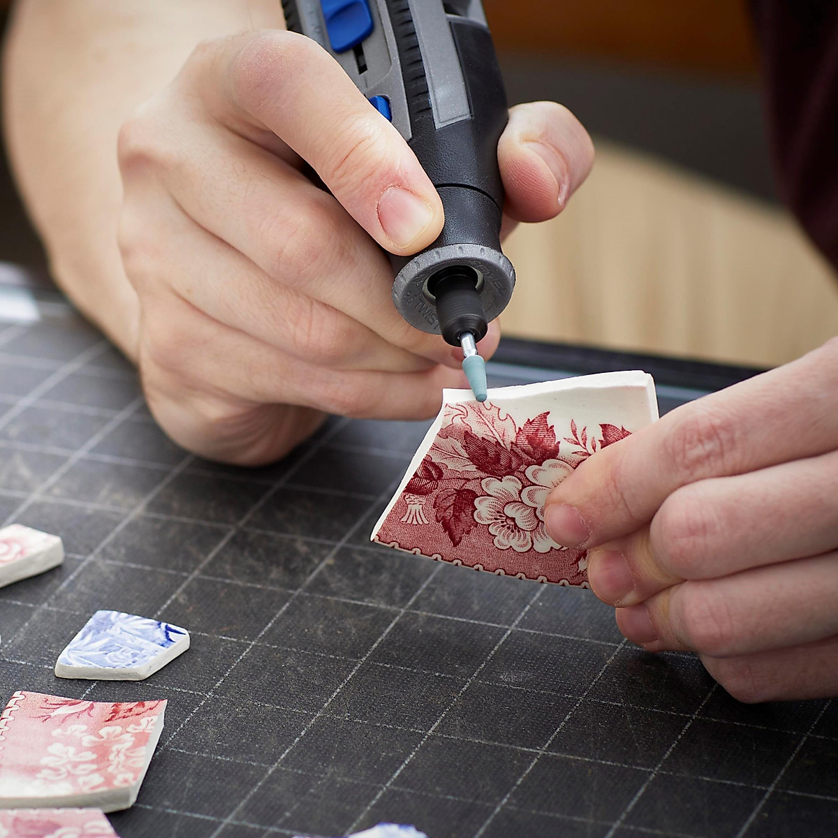 Dremel 729-01 Carving & Engraving Rotary Tool Accessories Kit, 11-Piece Assorted Set - Perfect for Use On Wood, Metal, and Glass