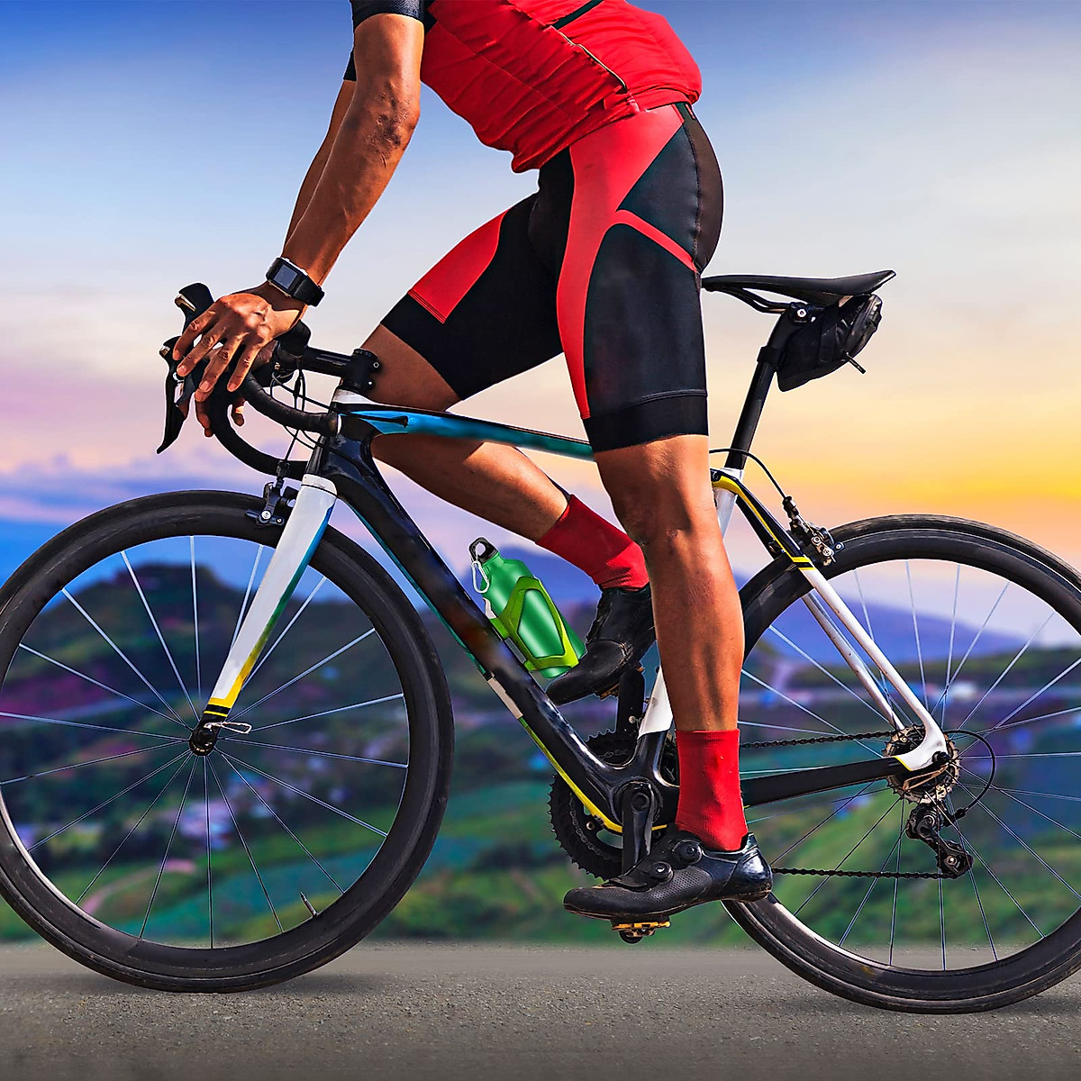 Mimorou 10 Pack 20 oz Aluminum Water Bottles Lightweight Reusable Bottles Aluminum Travel Cups with Carabiner Leak Proof Team Water Cups in bulk for Gym Sports Bicycle Camping