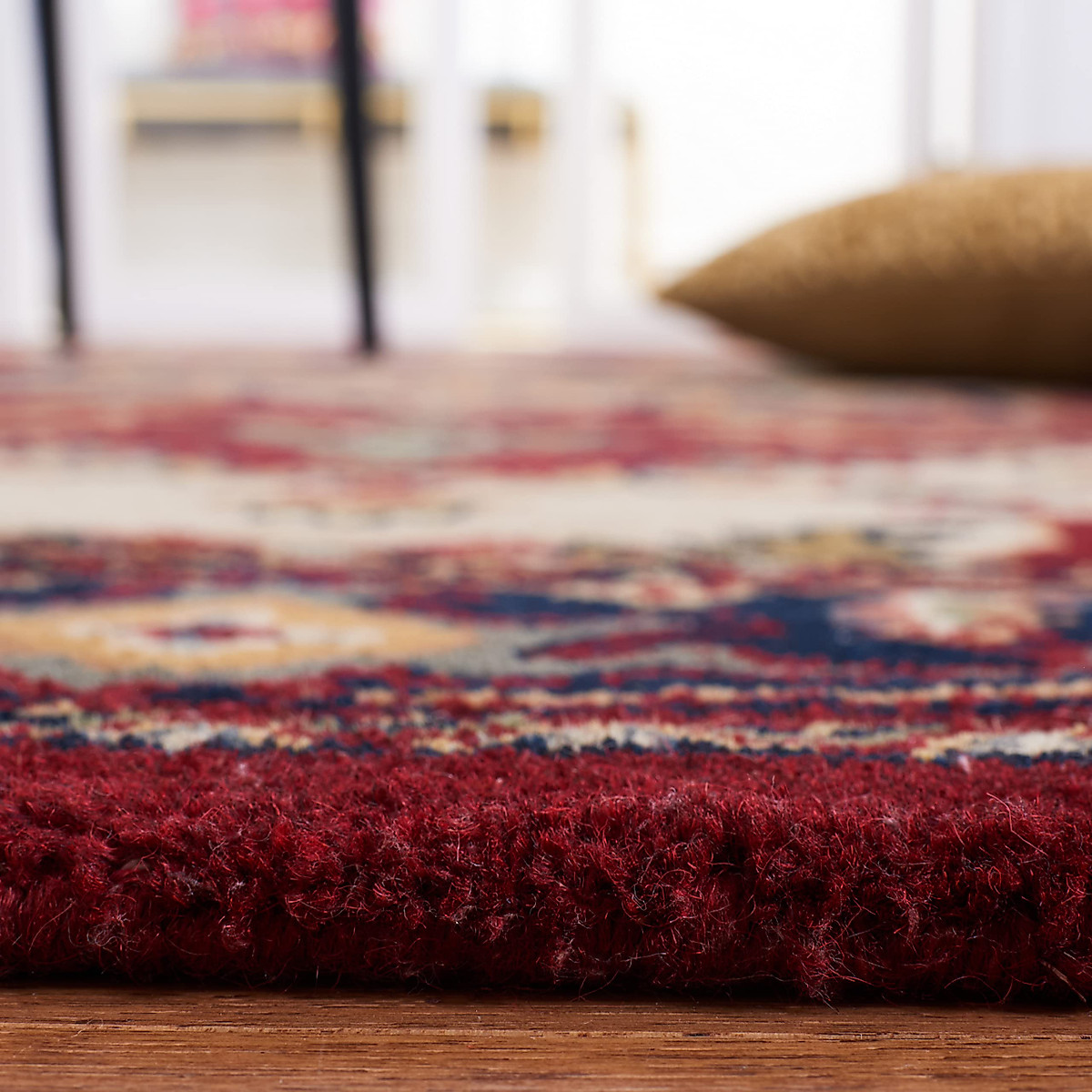 SAFAVIEH Heritage Collection Area Rug - 5' x 8', Red, Handmade Traditional Oriental Wool, Ideal for High Traffic Areas in Living Room, Bedroom (HG625A)