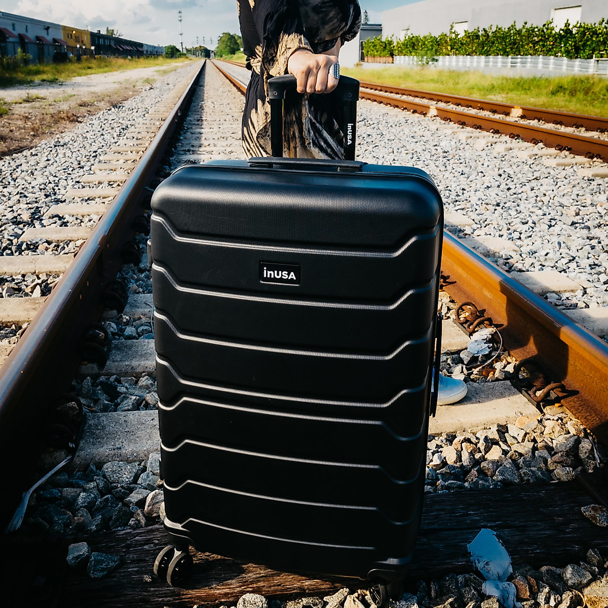 InUSA TREND Luggage with Spinner Wheels | Durable Lightweight Hardside Suitcase, Travel bag with Handle and Trolley, 28-Inch Large Checked luggage | Black