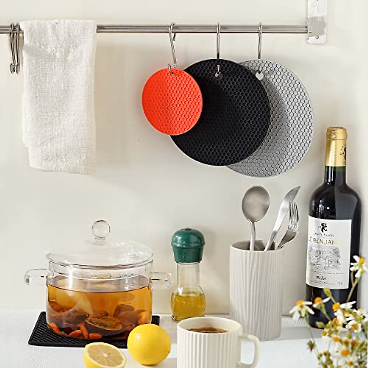 Silicone Trivet Mat, Vituer 4PCS Trivets for Hot Dishes, Non-Slip & Heat Resistant Kitchen Hot Pads for Countertops & Table, Food Grade Silicone & BPA Free Kitchen Trivet - (1 Squared + 3 Round)