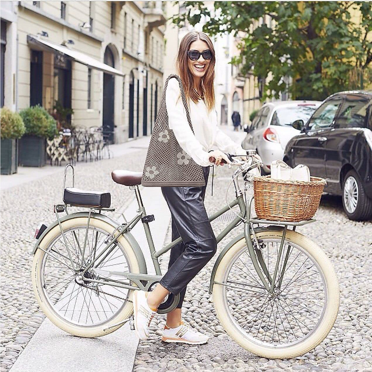 Cute Crochet Tote Bag With Mesh, Perfect For Beach & Pool - Includes 1 Flower KeyChain and 2 Sunflower Bracelets - Women's Accessory