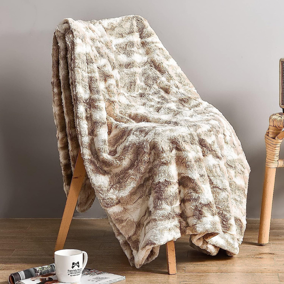 Fairblink Soft Throw Blanket, 50" x 60" Luxurious Warm Fluffy Thick Comfy Softest Fall Faux Fur Throw Blanket for Couch, Bed, Sofa, Elegant Cozy Throws Blankets for Home, Marbled Ivory