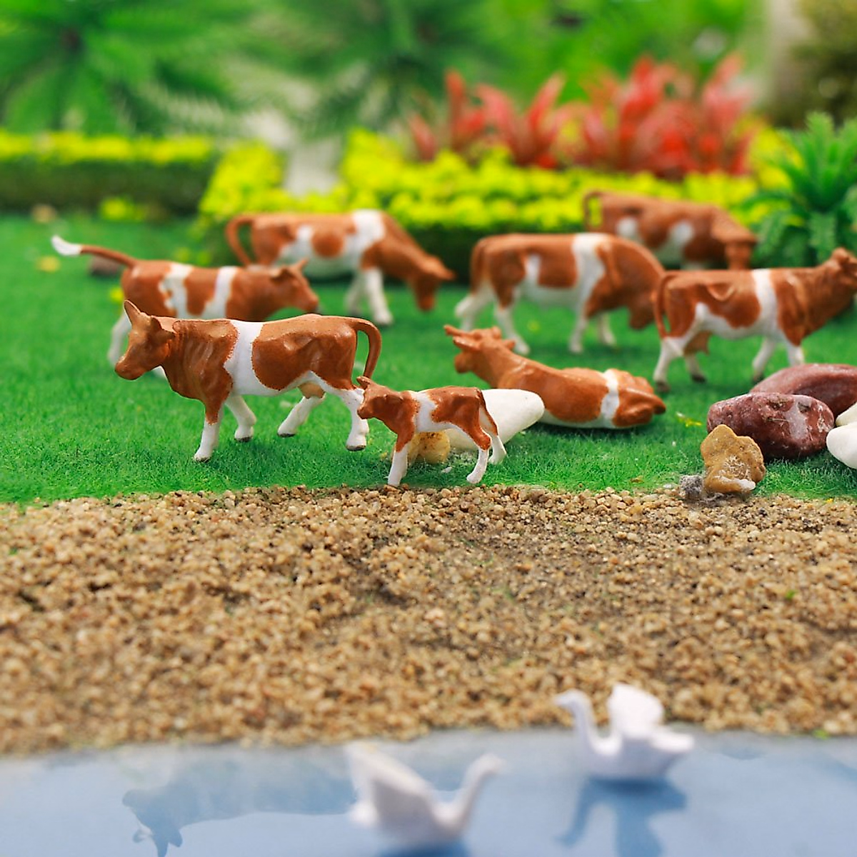 Farm Animals Figure Set,AN8705 36PCS 1:87 Well Painted Model Cows and Figures for HO Scale Model Train Scenery Layout Miniature Landscape New