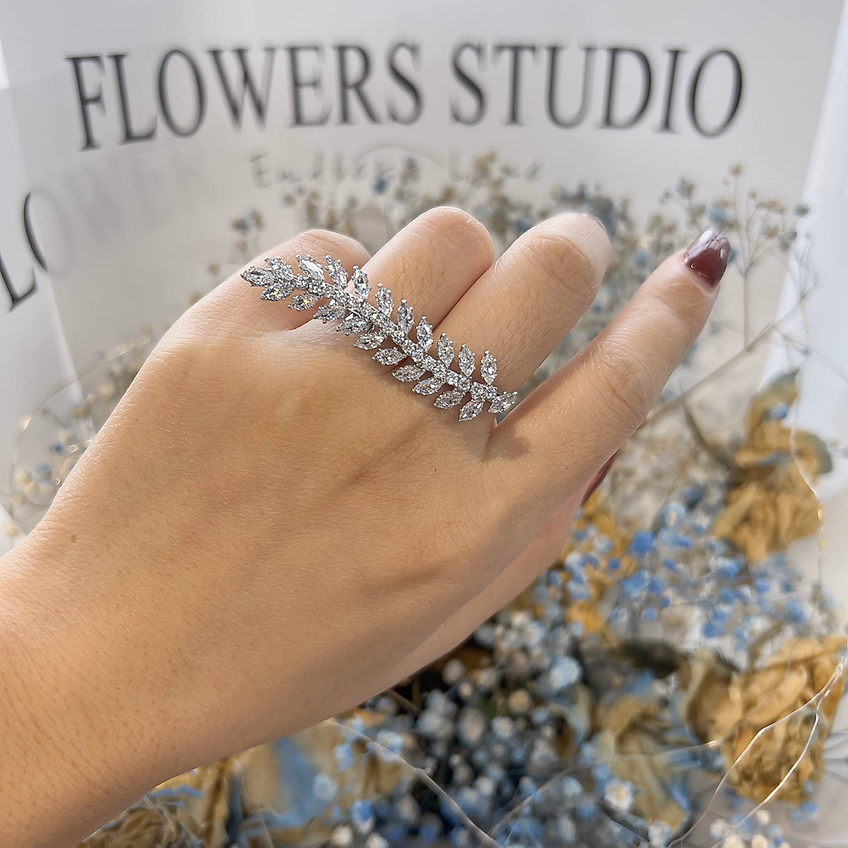 Mytys Silver Two Finger Rings for Women-Leaf Flower Statement Ring-Adjustable CZ Double Finger Ring-Open Cubic Zirconia Cocktail Ring (Initial Leaf Silver)