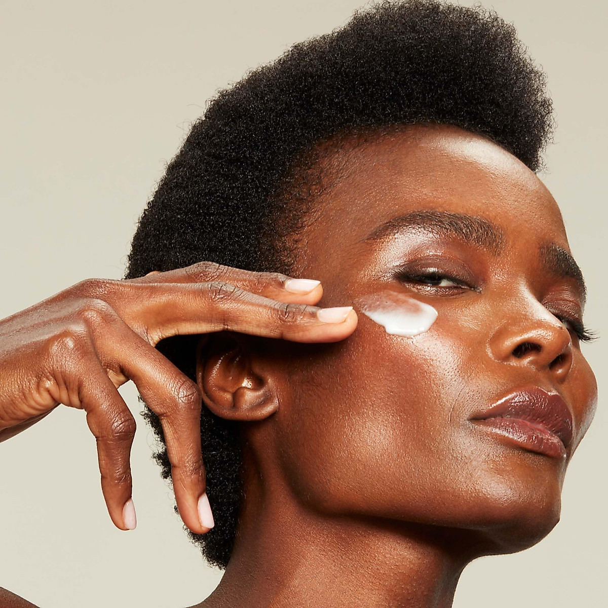 NuFACE Silk Creme Activator - Brightening & Firming Conductive Serum for Microcurrent - Powered by IonPlex, 8-Phyto Actives & Hyaluronic Acid to Enhance Microcurrent Facial Device Results (3.3 oz)