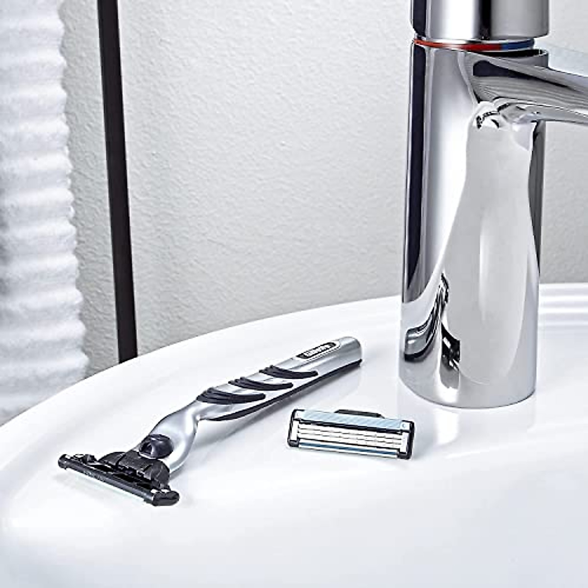 Gillette Mach3 Men's Razor Handle + 1 Blade Refill