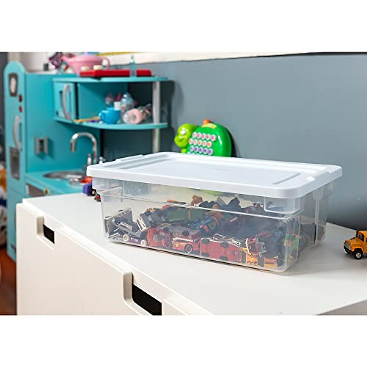 Rubbermaid 12 Quart Stackable Molded Plastic Easy Access Stackable Storage Bins with Lid for the Garage, Bedroom, Closet, or Shed, Clear