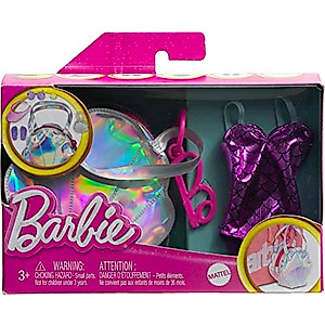 Barbie Clothes, Deluxe Clip-On Beach Bag with Swimsuit and Five Themed Accessories for Barbie Dolls