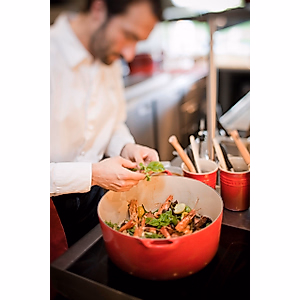 Le Creuset Enameled Cast-Iron 9-Quart Round French Oven, Red