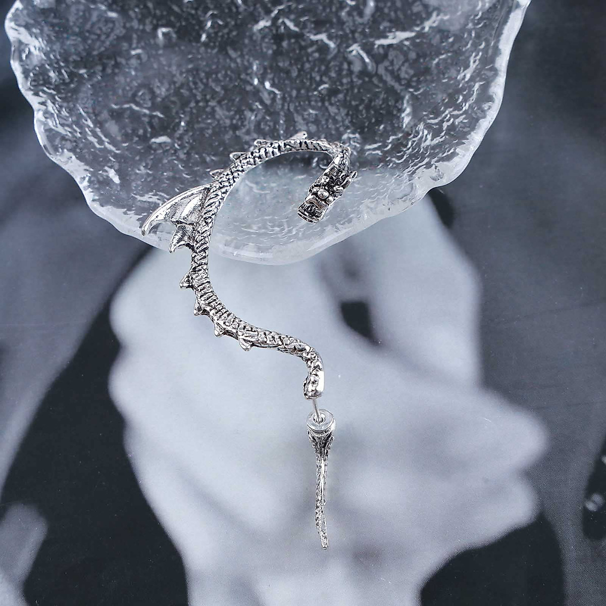 Yheakne Punk Dragon Cuff Wrap Earrings Silver Dragon Ear Climber Earrings Animal Cartilage Ear Crawler Earrings Gothic Clip on Wrap Earrings Jewelry for Women and Girls (Silver)