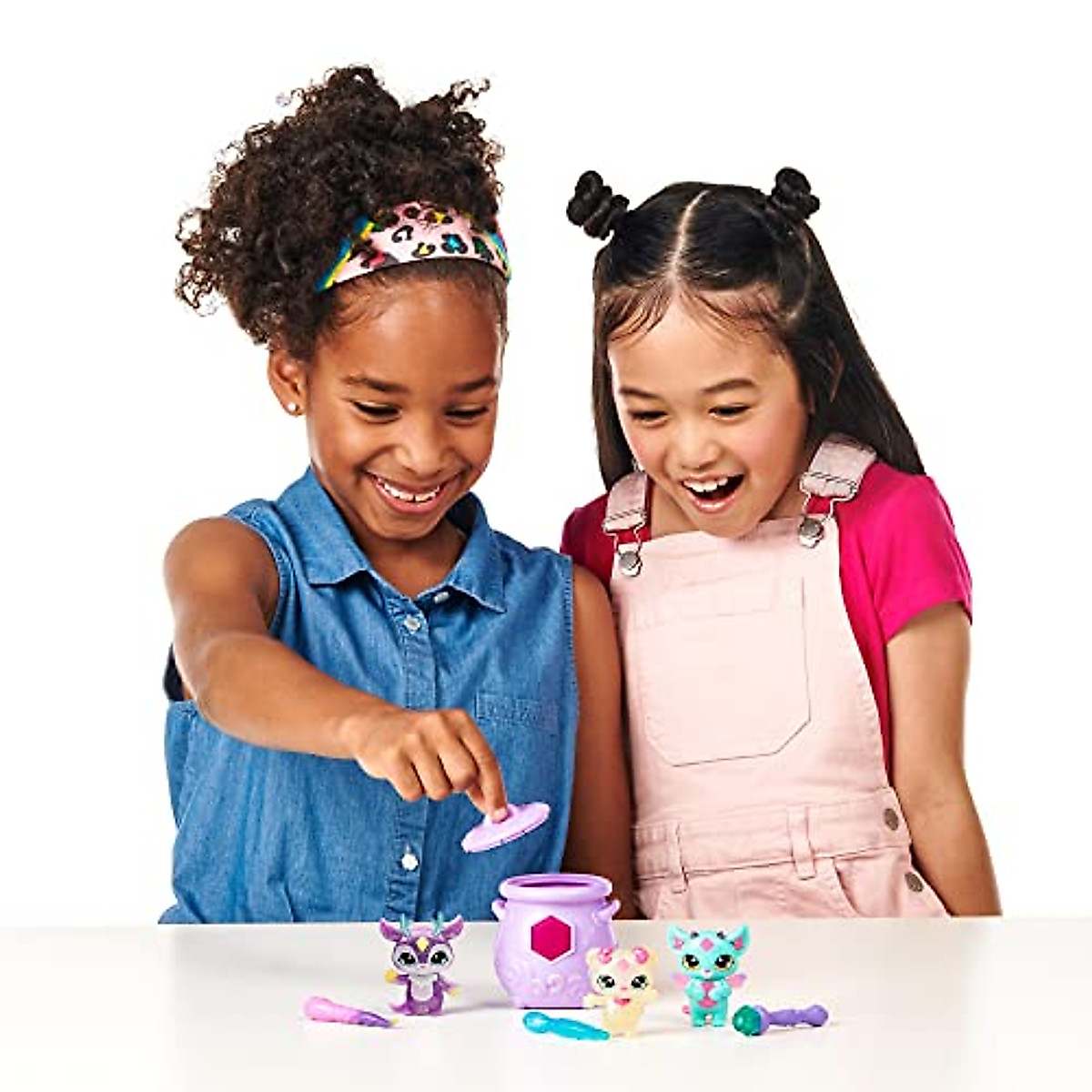 Magic Mixies Mixlings Sparkle Magic Mega 4 Pack, Magic Wand Reveals Magic Power, for Kids Aged 5 and Up, Multicolor