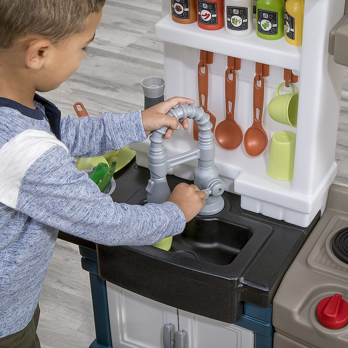 Step2 Modern Metro Kitchen Set for Kids, Indoor/Outdoor Play Kitchen Set, Interactive Play with Lights and Sounds, Toddlers 2+ Years Old, Realistic 33 Piece Kitchen Toy Accessories, Easy Assembly