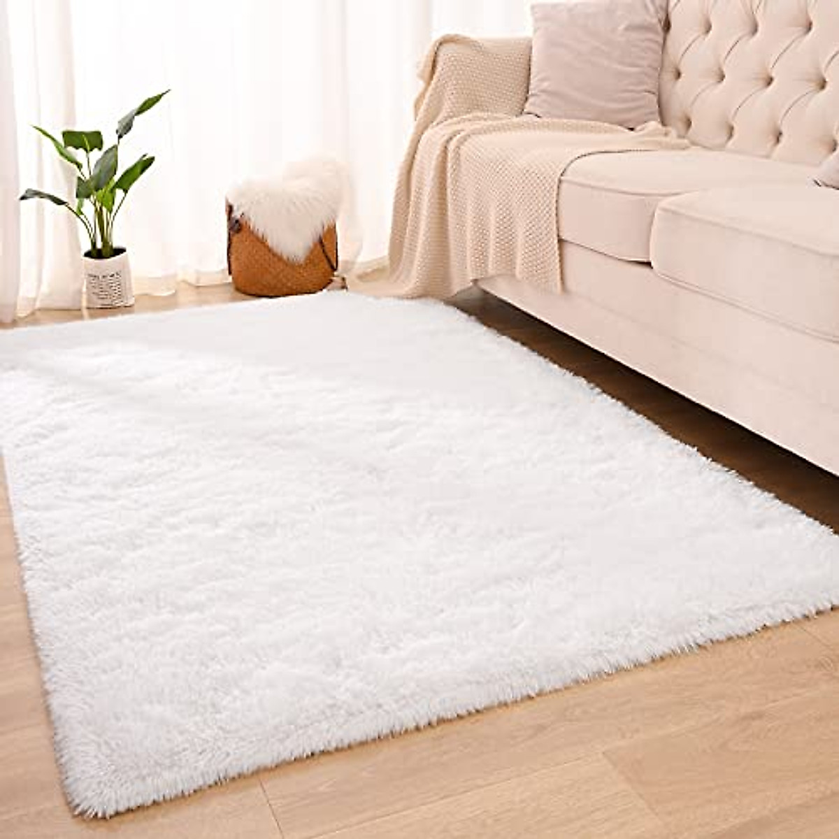Maxsoft Fluffy Shag Bedroom Rug, 4x6 Feet White Area Rugs for Living Room Nursery Bedside, Fuzzy Plush Dorm Rug for Girls Kids, Furry Carpet for Indoor Modern Soft Home Decor