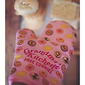 Grandmas Kitchen Free Cookies Oven Mitt Funny Grandmother Gift Baking Kitchen Glove Funny Graphic Kitchenwear Funny Grandma Novelty Cookware Pink Oven Mitt