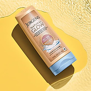 Jergens Natural Glow In-shower Lotion, for Fair to Medium Skin Tone, Wet Skin, Sunless Tanner Locks in Hydration for Gradual, Flawless Color, 7.5 Ounce