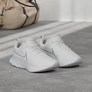 NIKE Girl's Modern, White, 6 us